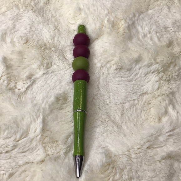 handrafted | Office | Handcrafted Beaded Pen Greenburgundy Made With ...